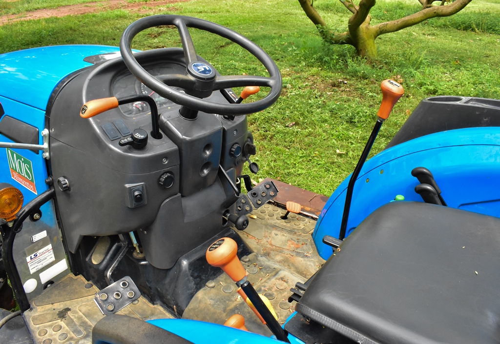 Test Drive trator R65 na produção de frutas de mesa | Revista Cultivar